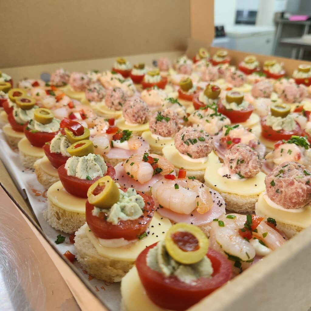 Canapes Premium (30 Un) - Mundo Cóctel